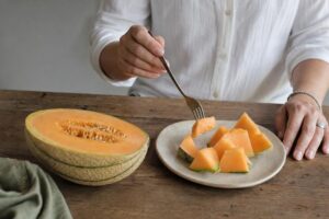 Melone a fine pasto? Ecco perché ti si gonfia la pancia - The Wom Healthy
