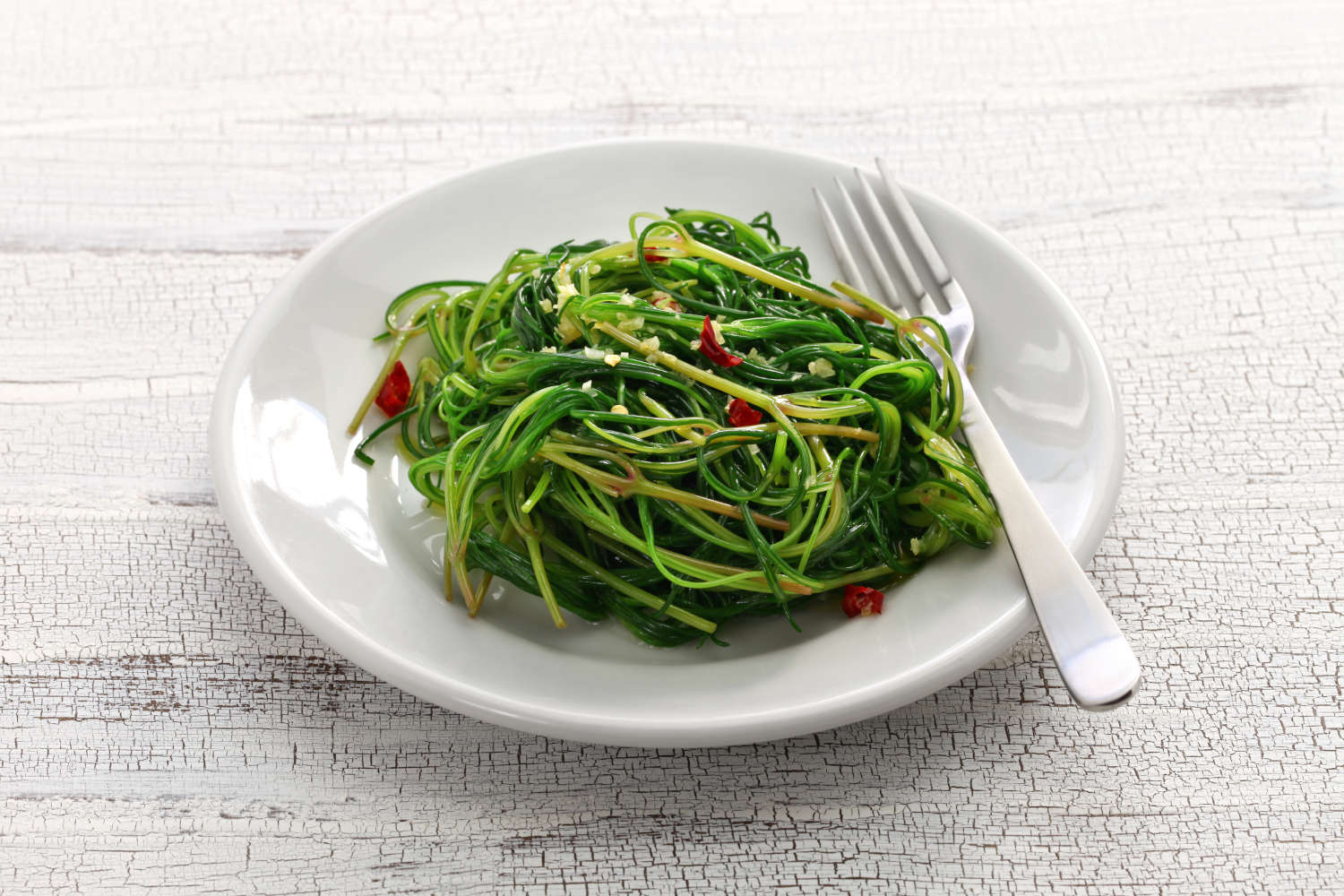 Agretti, una verdura primaverile ricca di ferro e vitamina A - The Wom ...